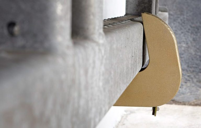 Vertical Barrier Restraint VBR-600 | Rite-Hite | - Arbon Canada